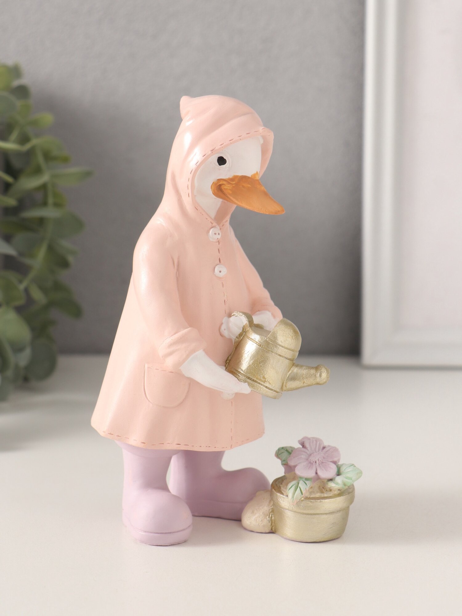 Декоративная фигурка «Утка в дождевике с цветком», 9х6х14 см, полистоун