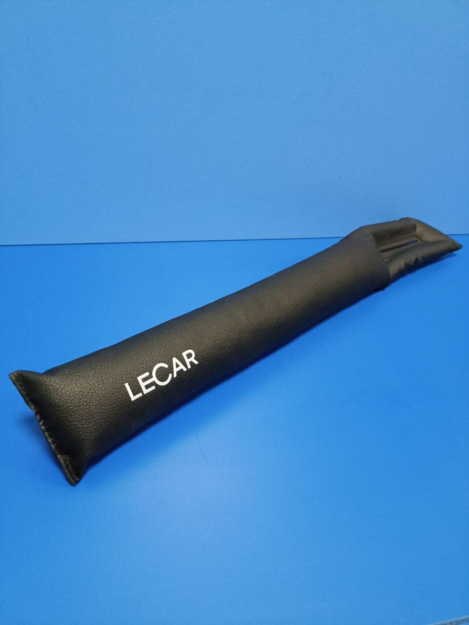 Набивная проставка "LECAR" между сидением и центральной консолью 450х60мм