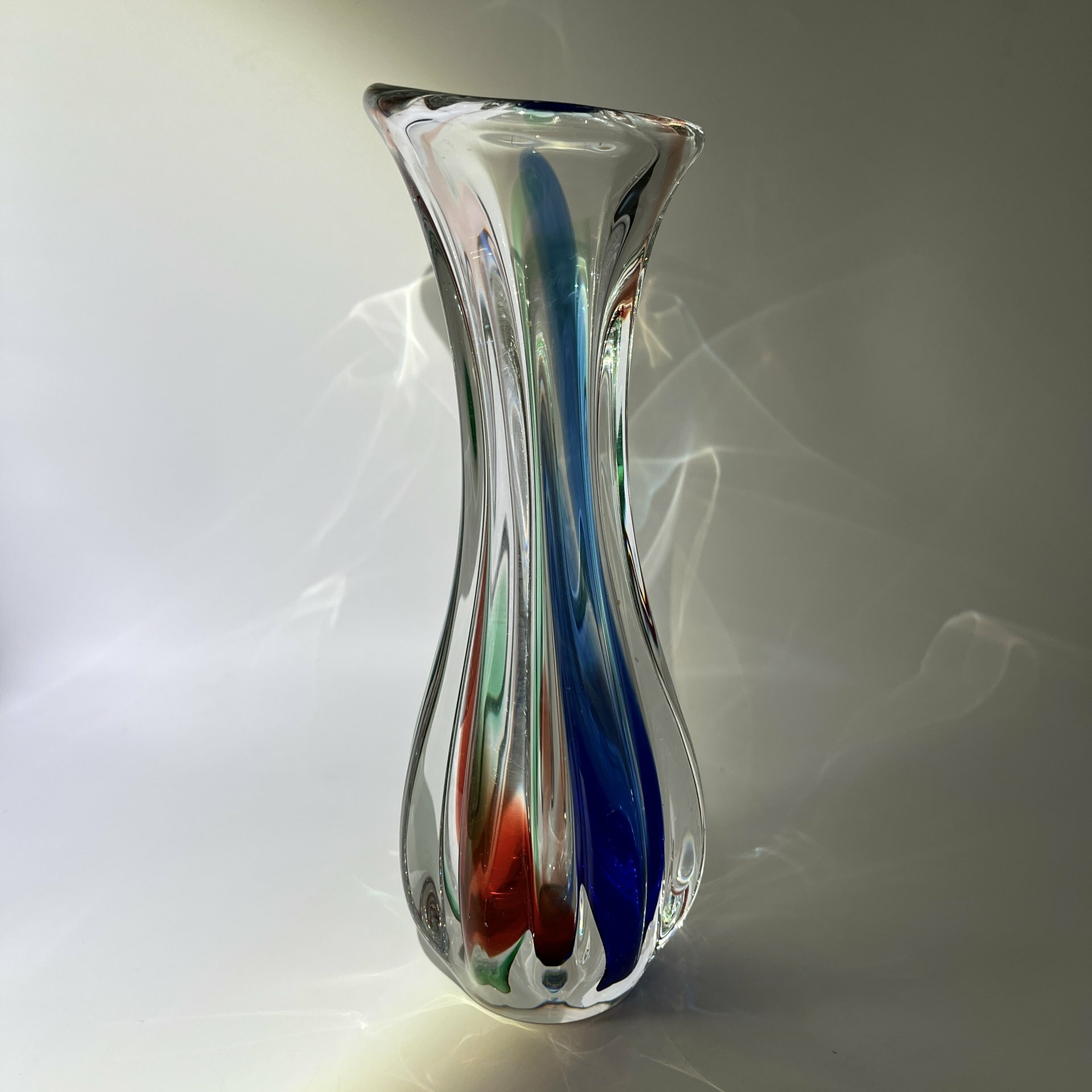 Ваза "Стиляга", автор П. И. Зинченко, стекло, гутная техника