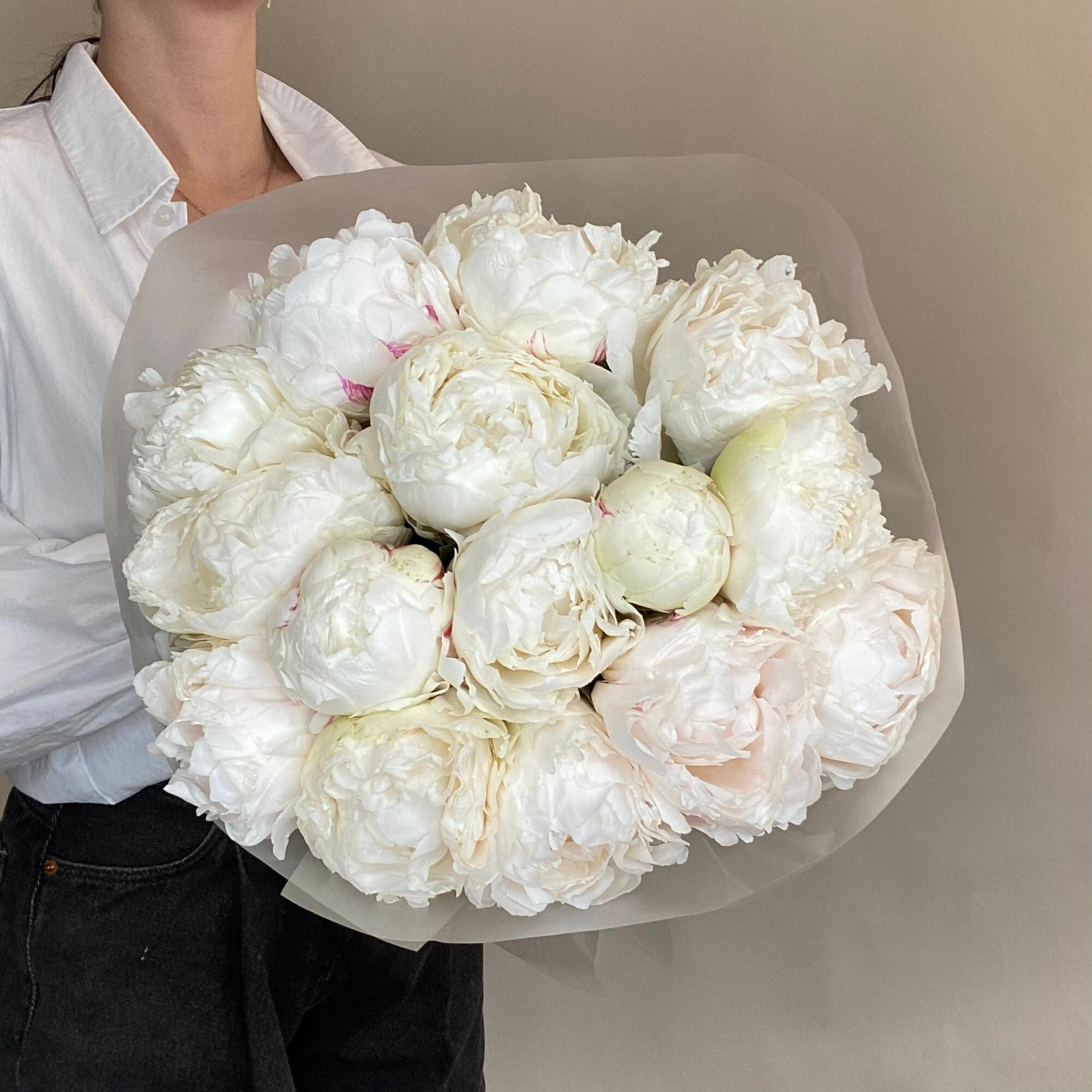 Белые пионы