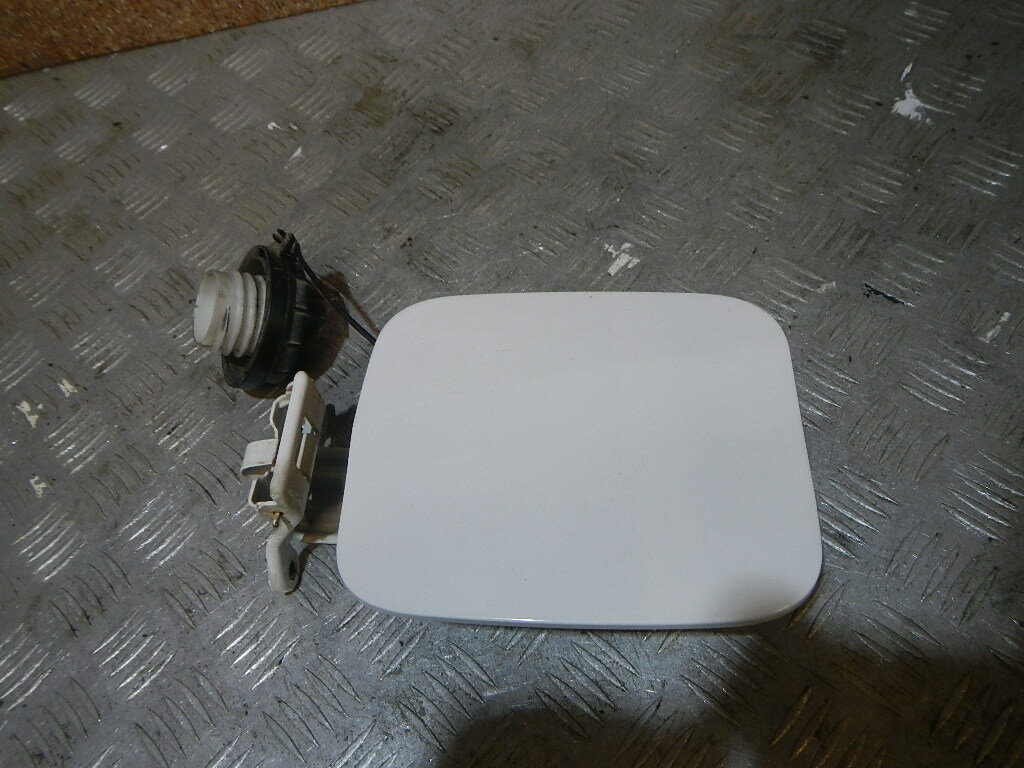 Б/У Лючок бензобака, Hyundai (Хендэ)-GRAND STAREX/H1 (07-) HYUNDAI GRAND STAREX/H1 (07-) С крышкой. Незначительная деформ...