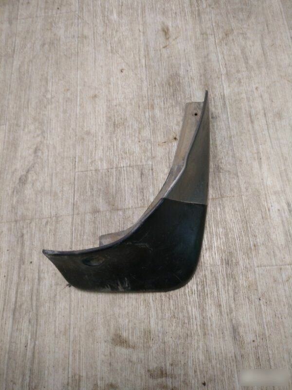 Брызговик задний правый Toyota Harrier MCU10W Б/У с пробегом