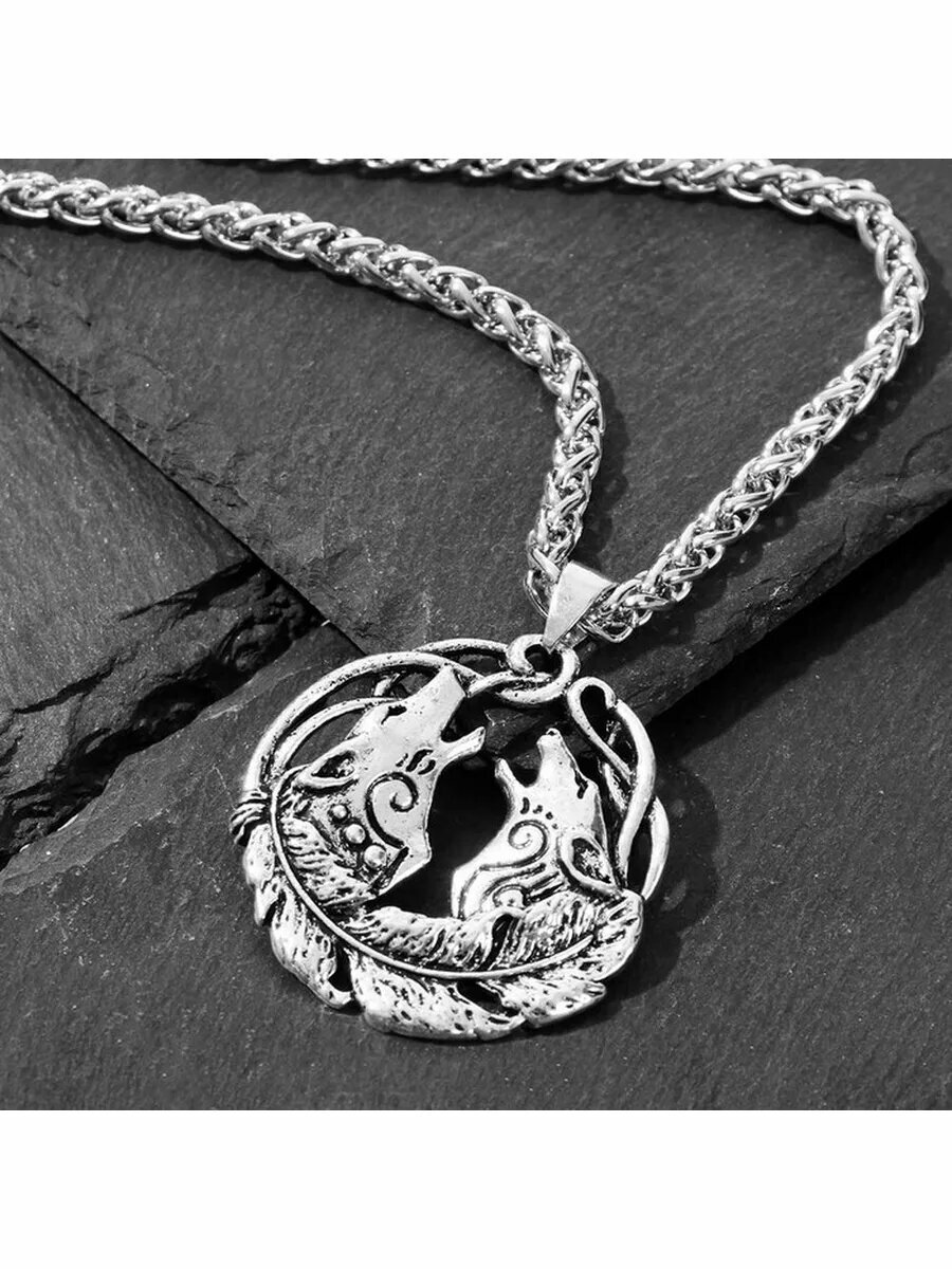 Обереговый кулон «Волки» на луну, чернёное серебро