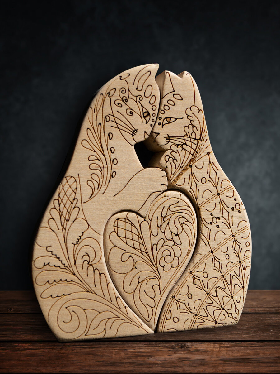 Статуэтка деревянная влюбленные коты орнамент