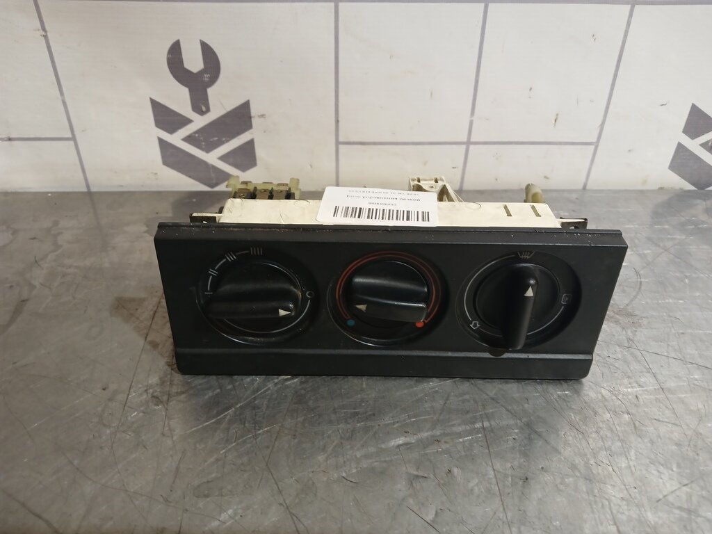 Блок управления печкой Audi 80 90 B3 86-91