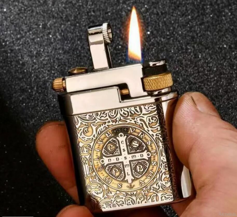 Бензиновая зажигалка карманная Chief - Свет Константина - в подарочной упаковке, НЕ заправленная