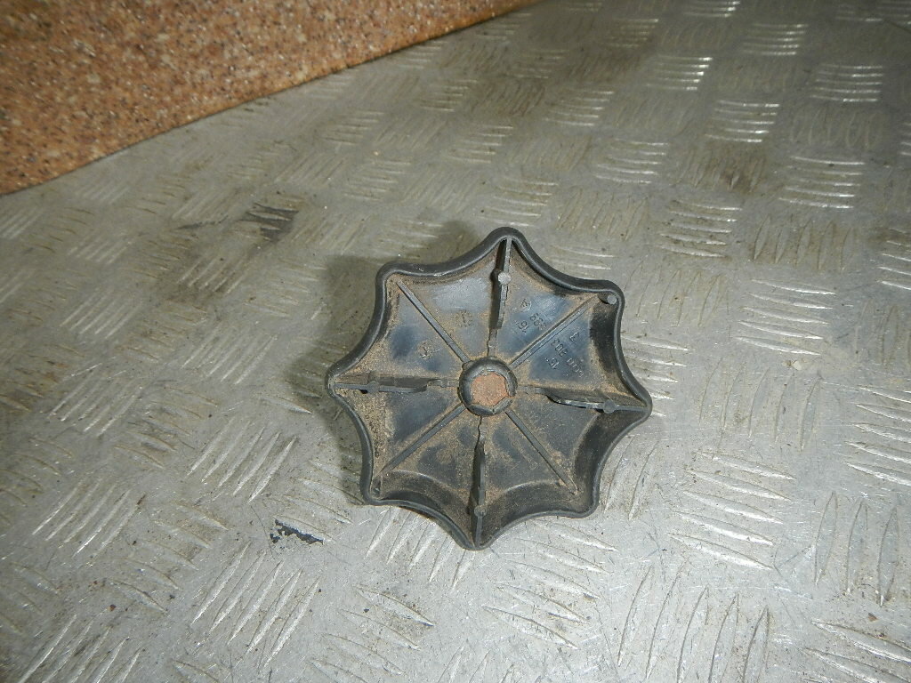 Б/У Болт крепления запасного колеса, Volkswagen (Фольксваген)-POLO (SED RUS) (11-) VOLKSWAGEN POLO (Sed RUS) (11-) Без п...