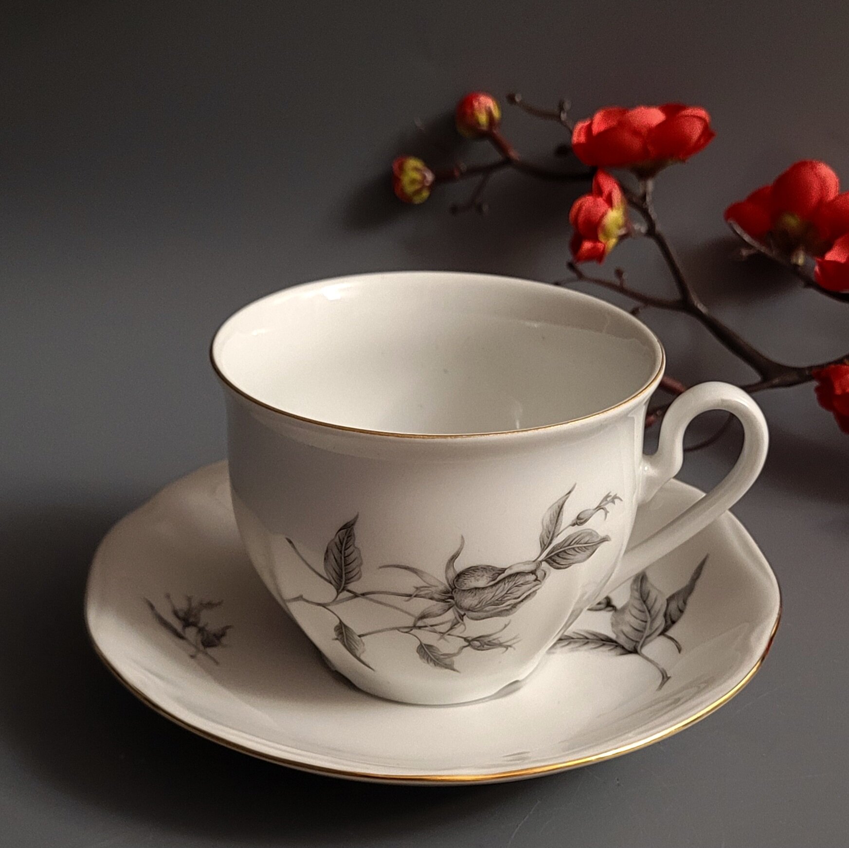 Чайная пара "Серая роза" Bohemia Ceramic Works, 1922 - 1945гг. Антиквариат. Редкость. Объем 200мл.