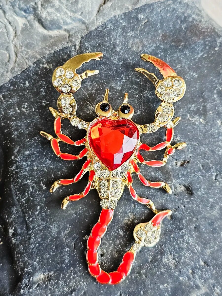 Скорпион сувенирный магнит со стразами подарочный набор