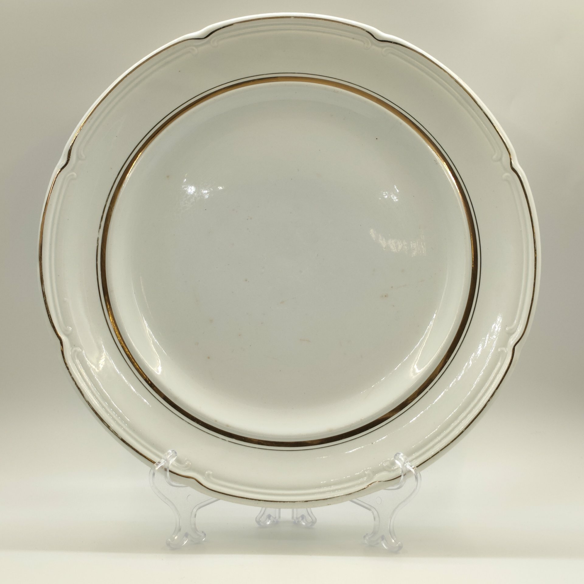 Большое сервировочное блюдо круглой формы с золотой каймой, фаянс, золочение