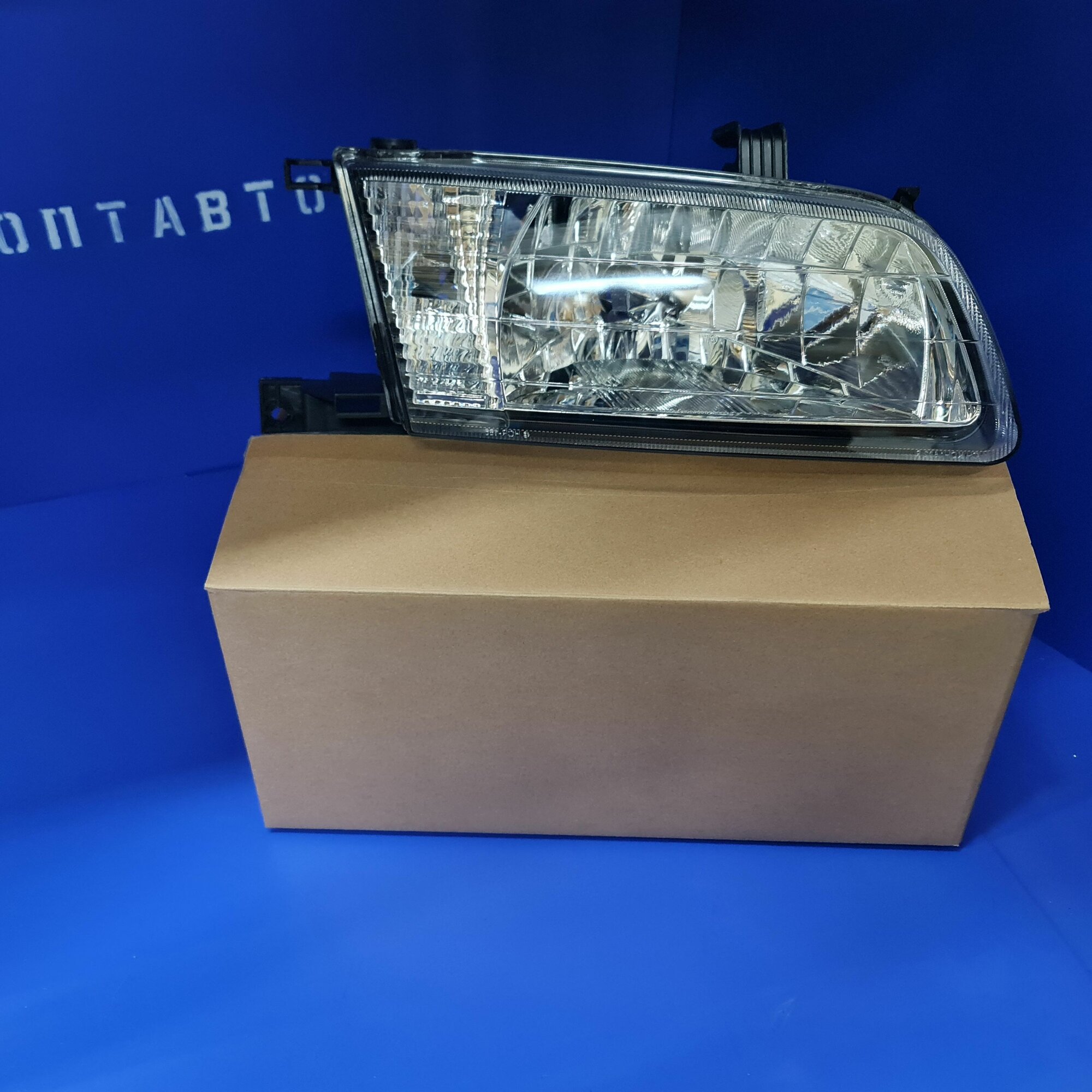 Фара правая для Ниссан Санни FB15 1998-2004гг качество близко к оригиналу, Фара Nissan Sunny FB15
