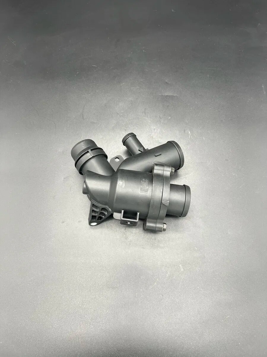 Корпус термостата + термостат Новое Cargoparts