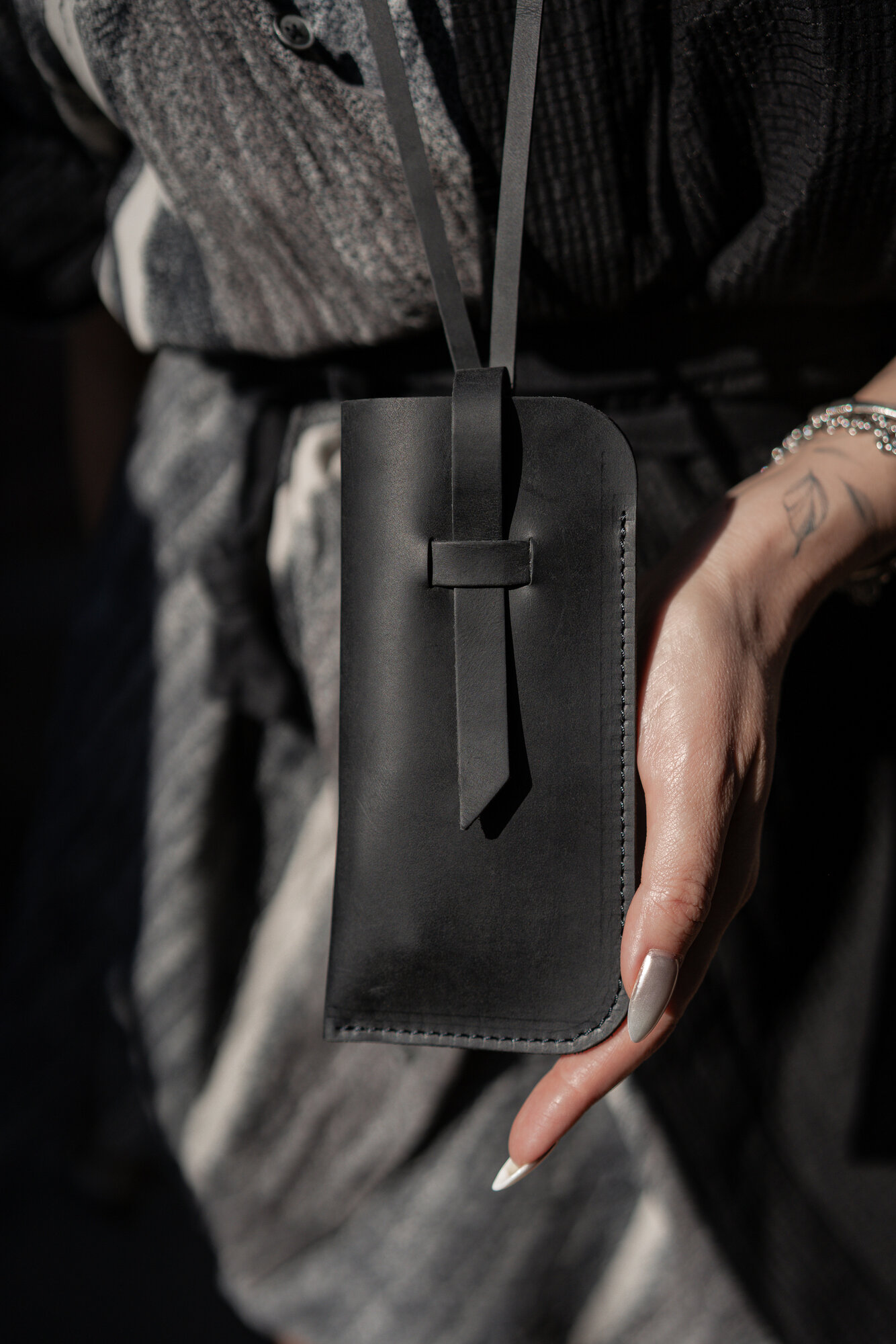 Кожаный мягкий чехол футляр для очков на шнурке/Очечник из натуральной кожи на шею