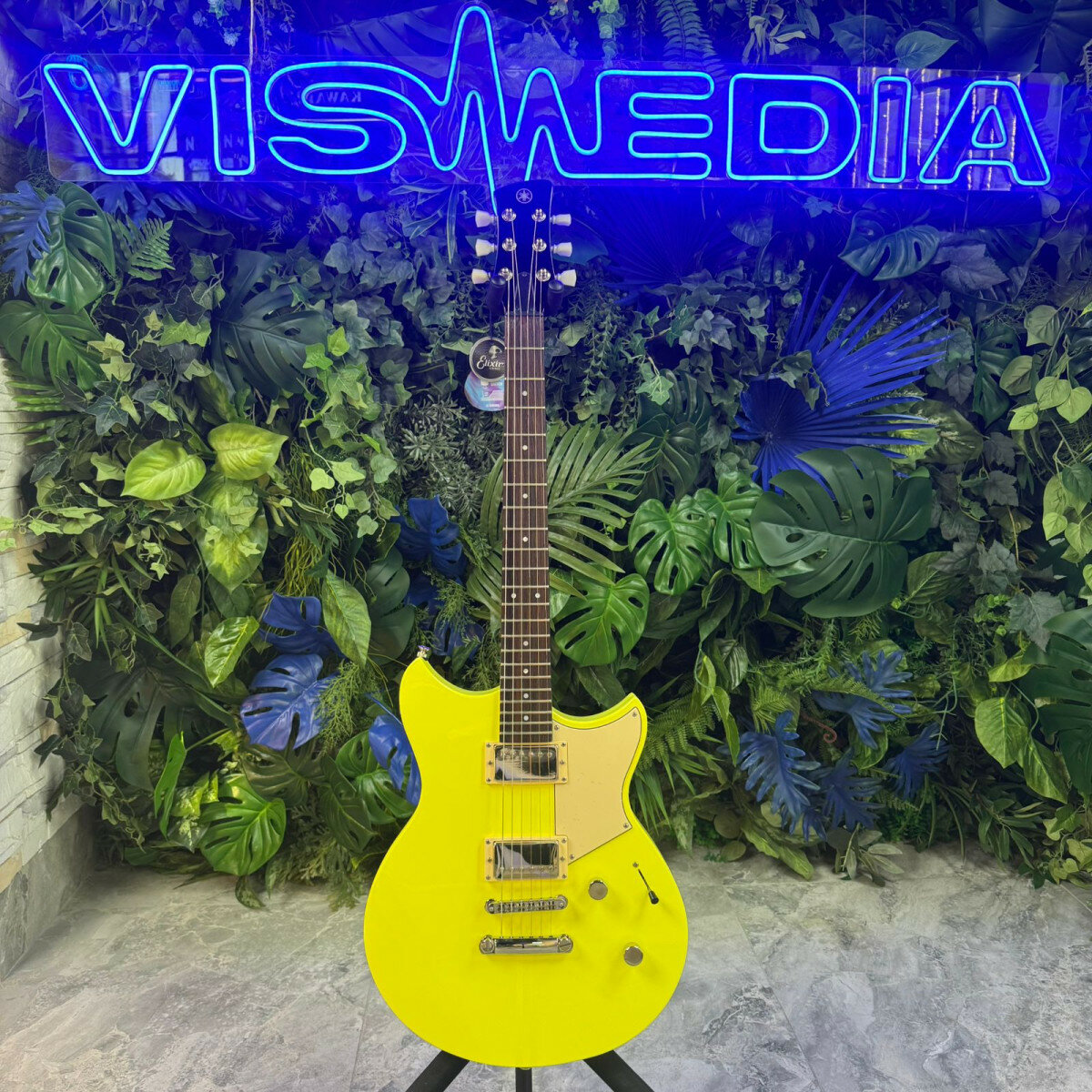 Электрогитара Yamaha RSE20, NEON YELLOW, корпус и гриф из красного дерева
