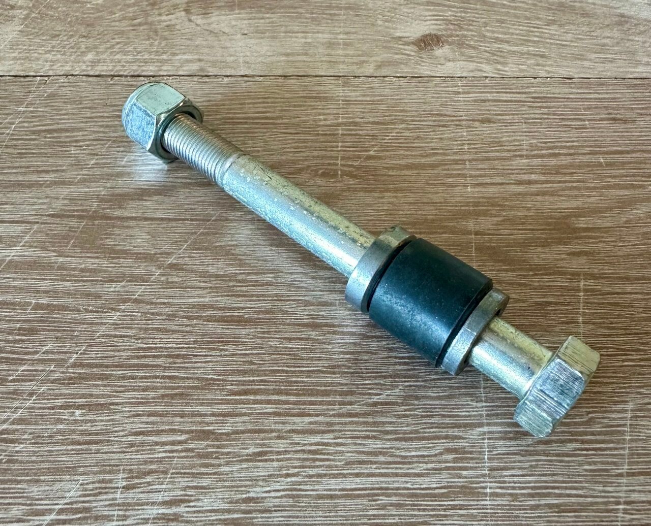 Болт генератора ВАЗ 2101-2107, 2108-21099, 2121 Нива в сборе