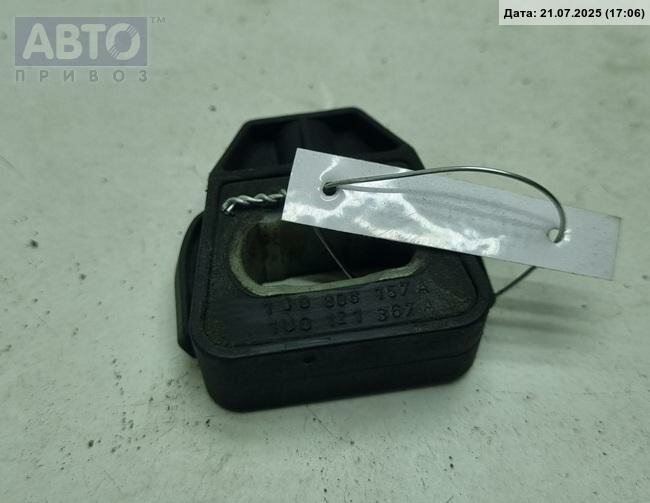 Кронштейн радиатора Volkswagen Golf-4