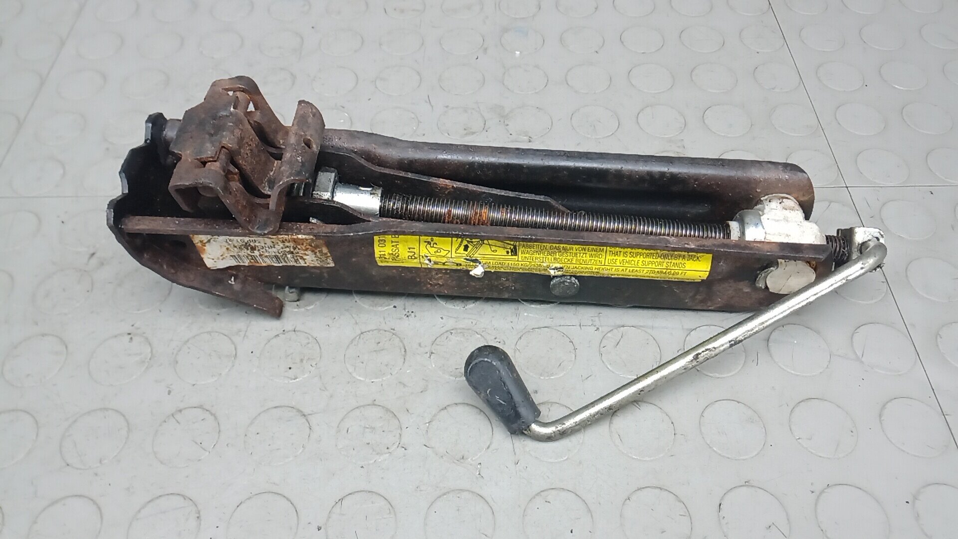 Домкрат VOLKSWAGEN PASSAT B6, Номер 3C0011031B