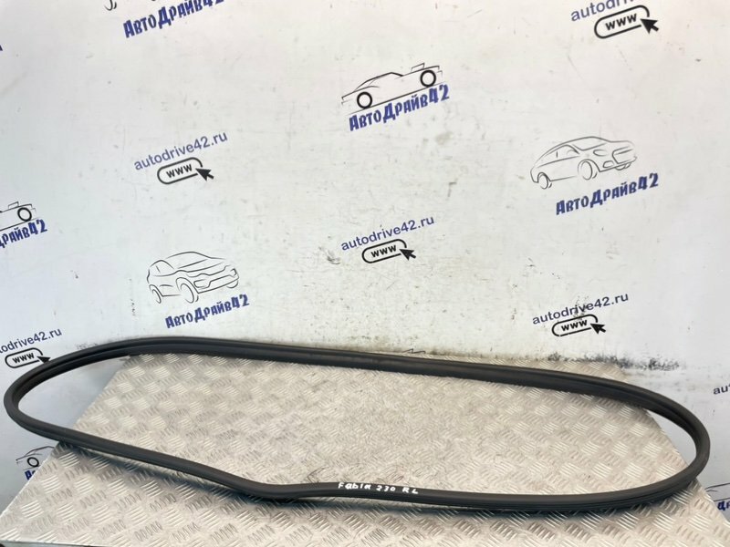 Б/У уплотнитель проема двери Skoda Fabia 2013 5J2 CGPA Задн. Лев. 60643 VAG арт. 5J6867367E9B9