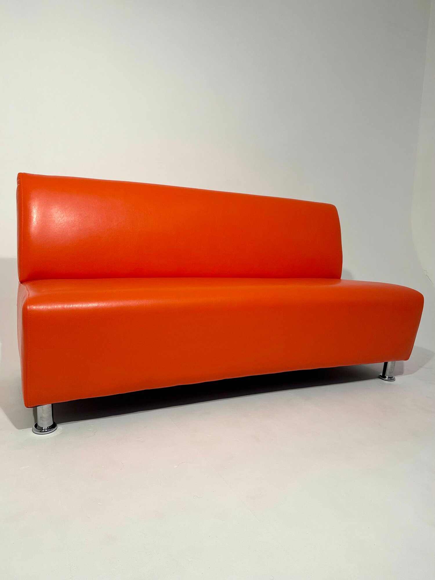 Диван офисный Вегас 1500, механизм Нераскладной, 150х67х77 см, оранжевый