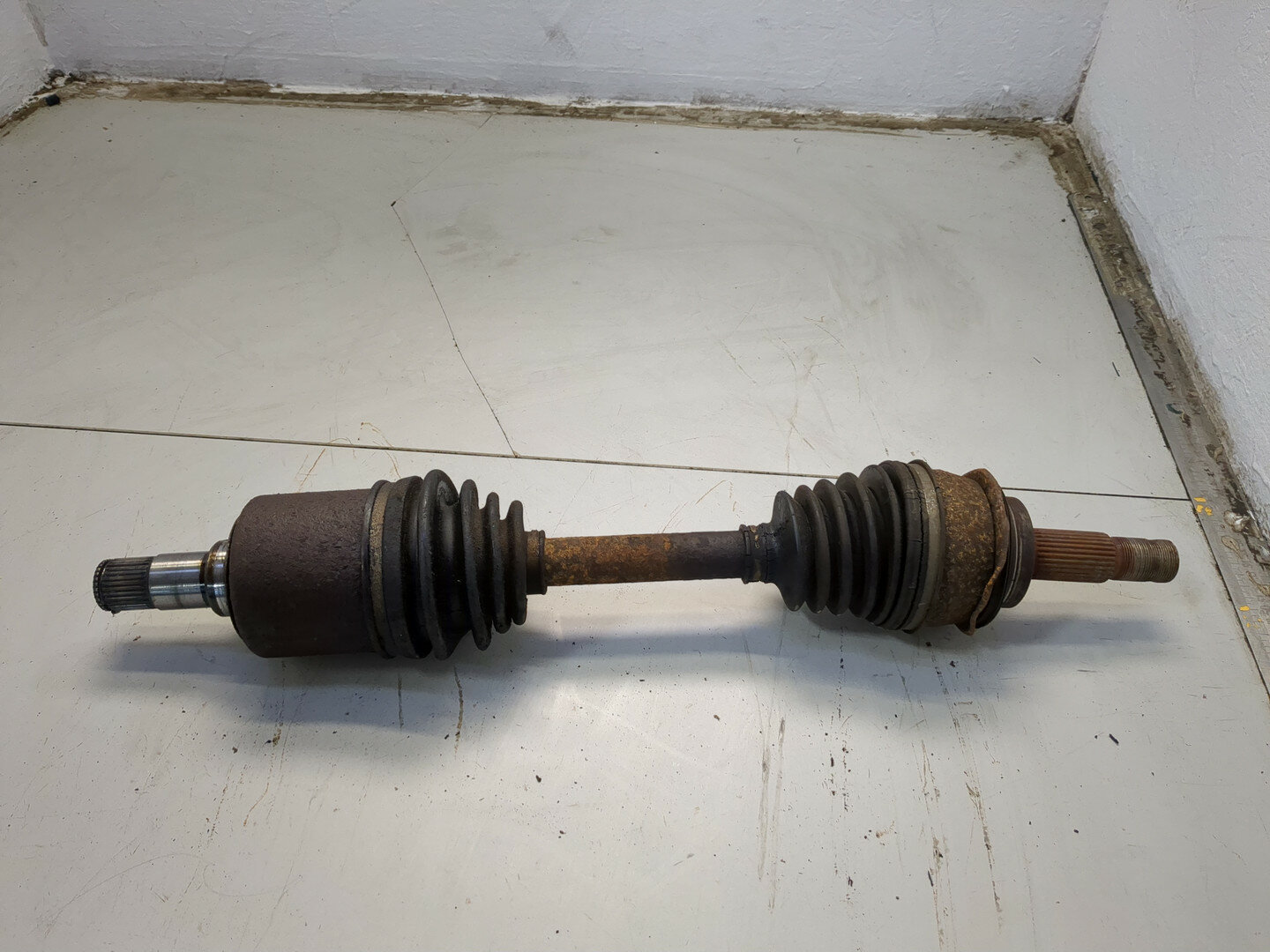 Полуось (вал, шрус) правая передняя Toyota FJ Cruiser Б/У