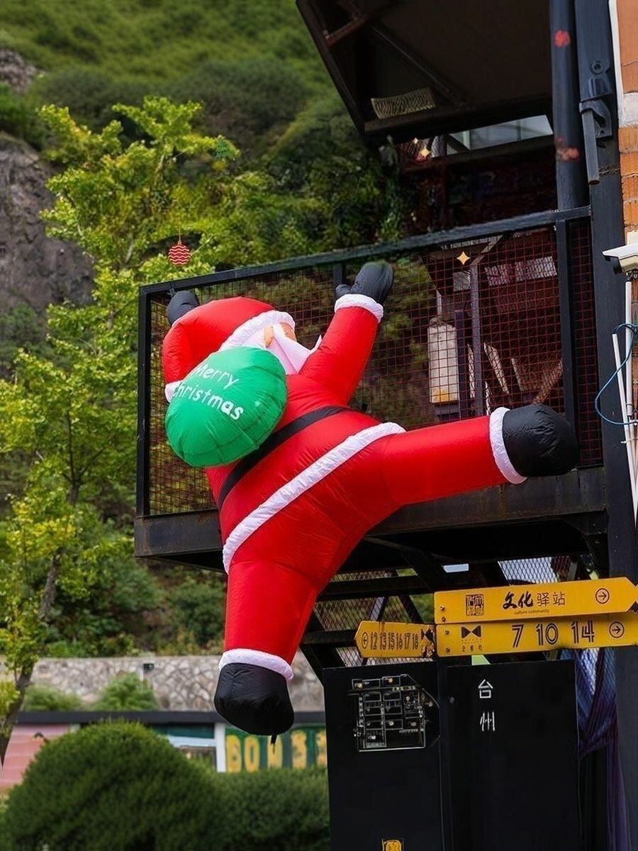 Фигура надувная Дед Мороз 2 м с компрессором с свет; Встроенное освещение