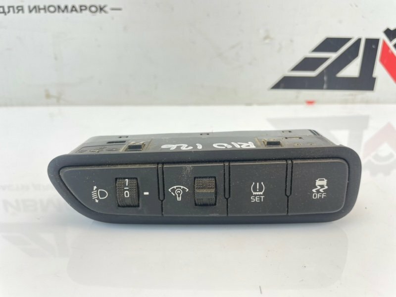 Б/У блок кнопок Kia Rio 2018 FB G4FG 65597 Hyundai-KIA арт. 93700H0100WK