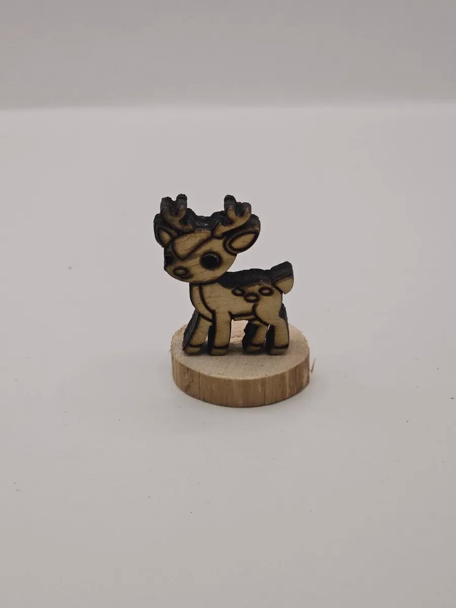 2 предмета, Деревянная фигурка оленя и спил