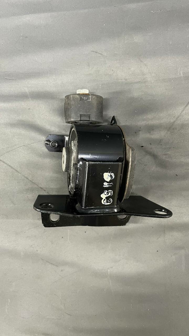 Подушка двигателя Toyota 1237221070