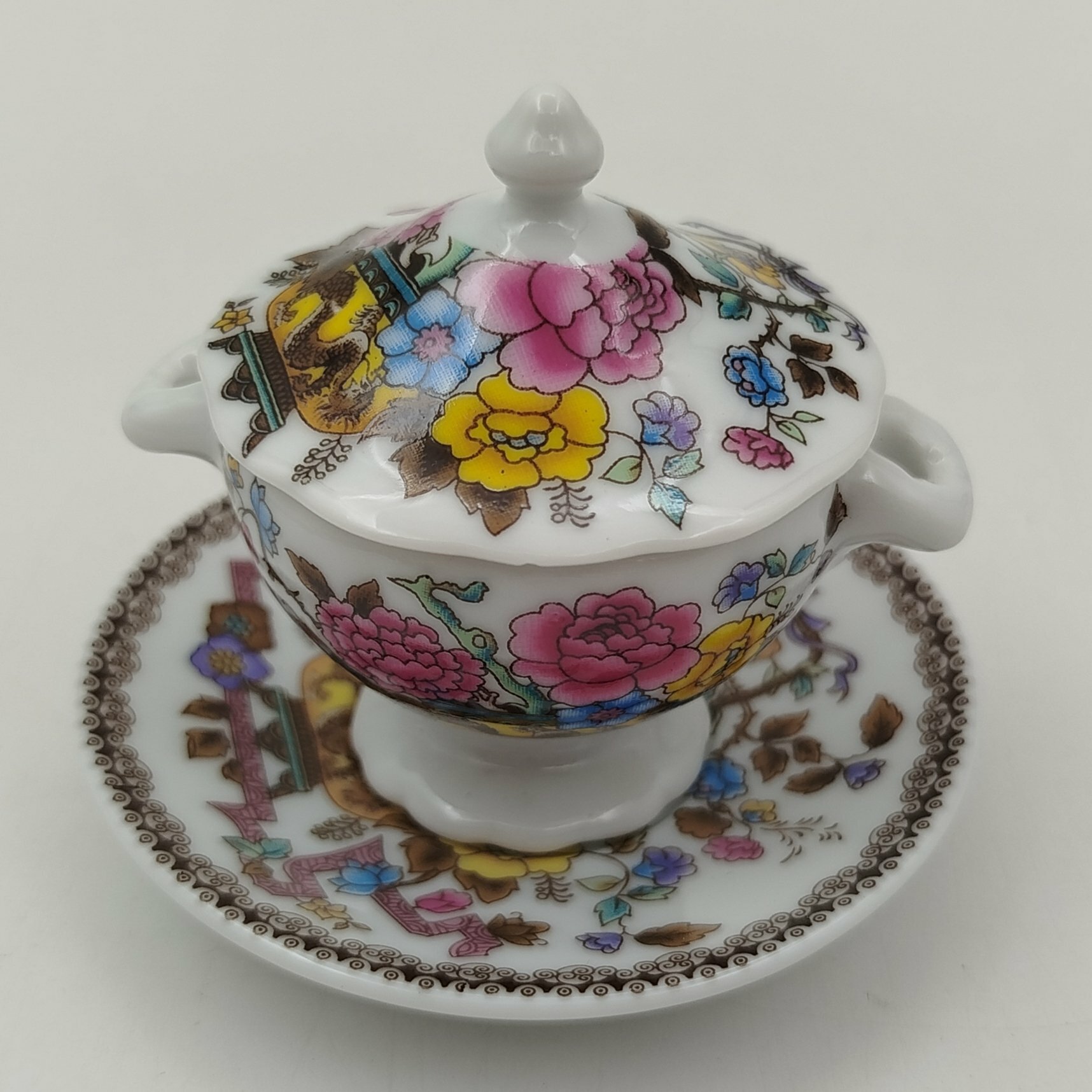 Солонка в виде супницы (миниатюрная) с изображением букета цветов в вазоне