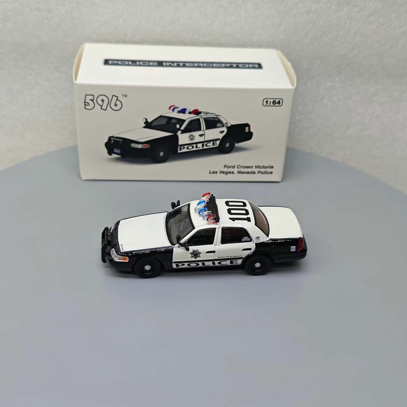 Машинка металлическая модель 596 Model 1:64 Ford Crown VictoriaLas Vegas, Nevada Police