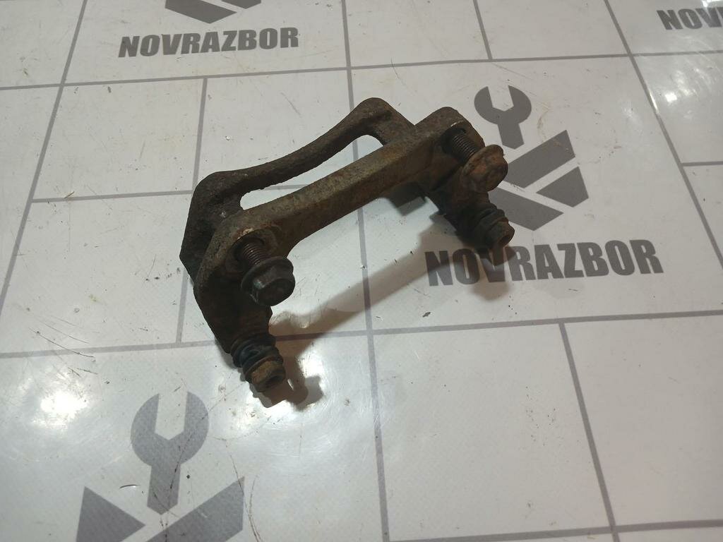 Скоба суппорта переднего Volvo 440 1992-1994