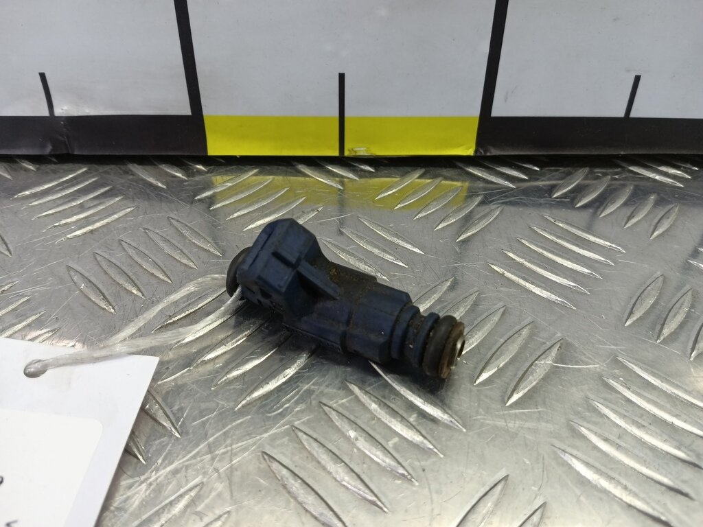 Форсунка топливная Б/У для Volkswagen 06B133551M