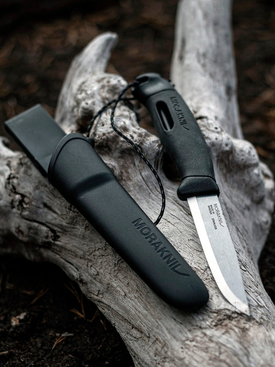 Нож Morakniv Companion Spark Black туристический из нержавеющей стали, прорезиненная рукоять, лезвие 10,4 см. с огниво