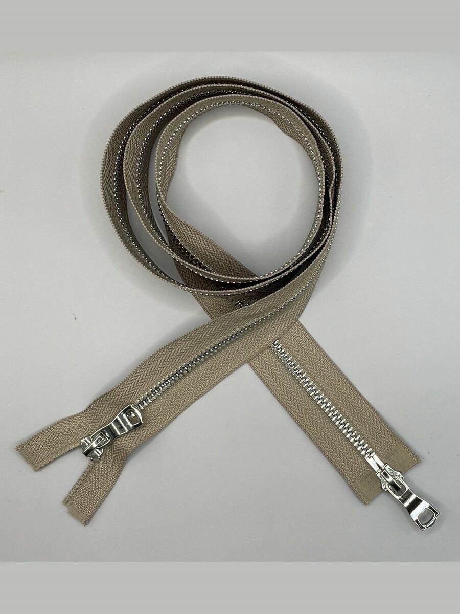 Молния(титан-легкий металл) ,110см, тип 5, бежевый, зубья серебро, бегунок №1,2 замка.1шт.