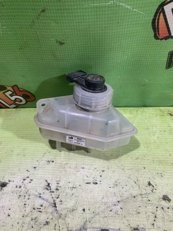 Бачок главного тормозного цилиндра Лада Нива 2121 Б/У с пробегом