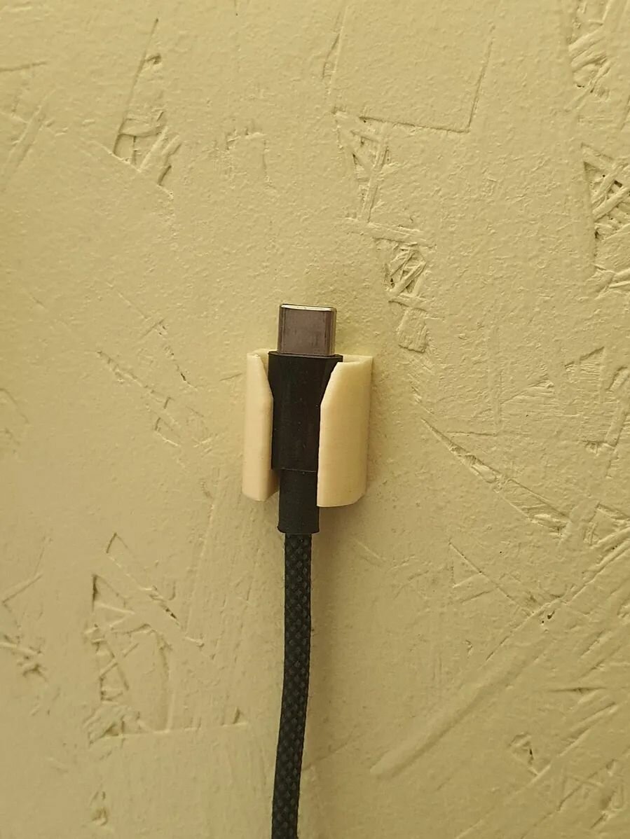 Кронштейн для USB-C кабеля "Элегант" настенный под гвоздики