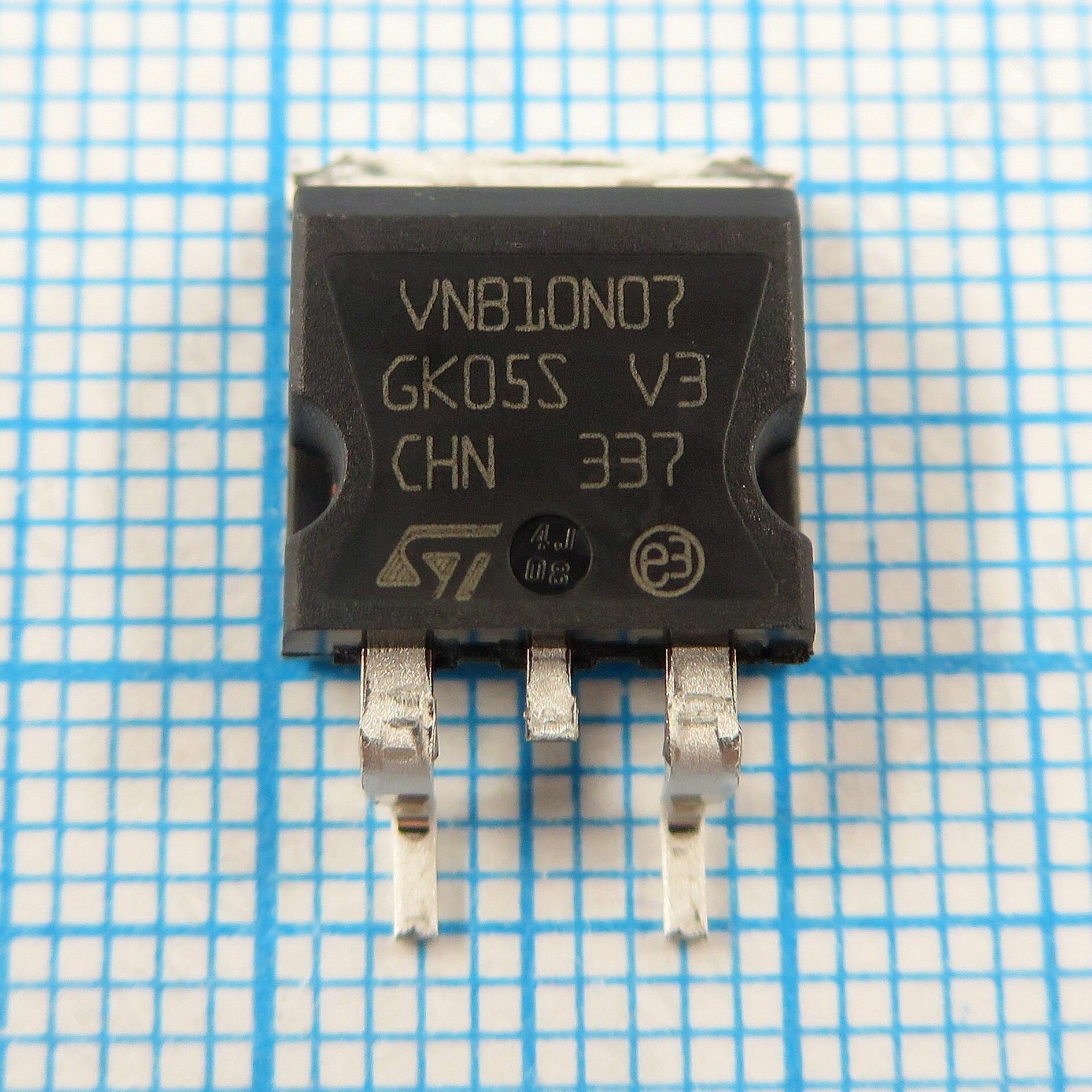 VNB10N07 - полностью защищенный силовой MOSFET (OMNIFET) с использованием технологии VIPower M0, предназначена для замены стандартных силовых MOSFET постоянного тока и частотой до 50 кГц.