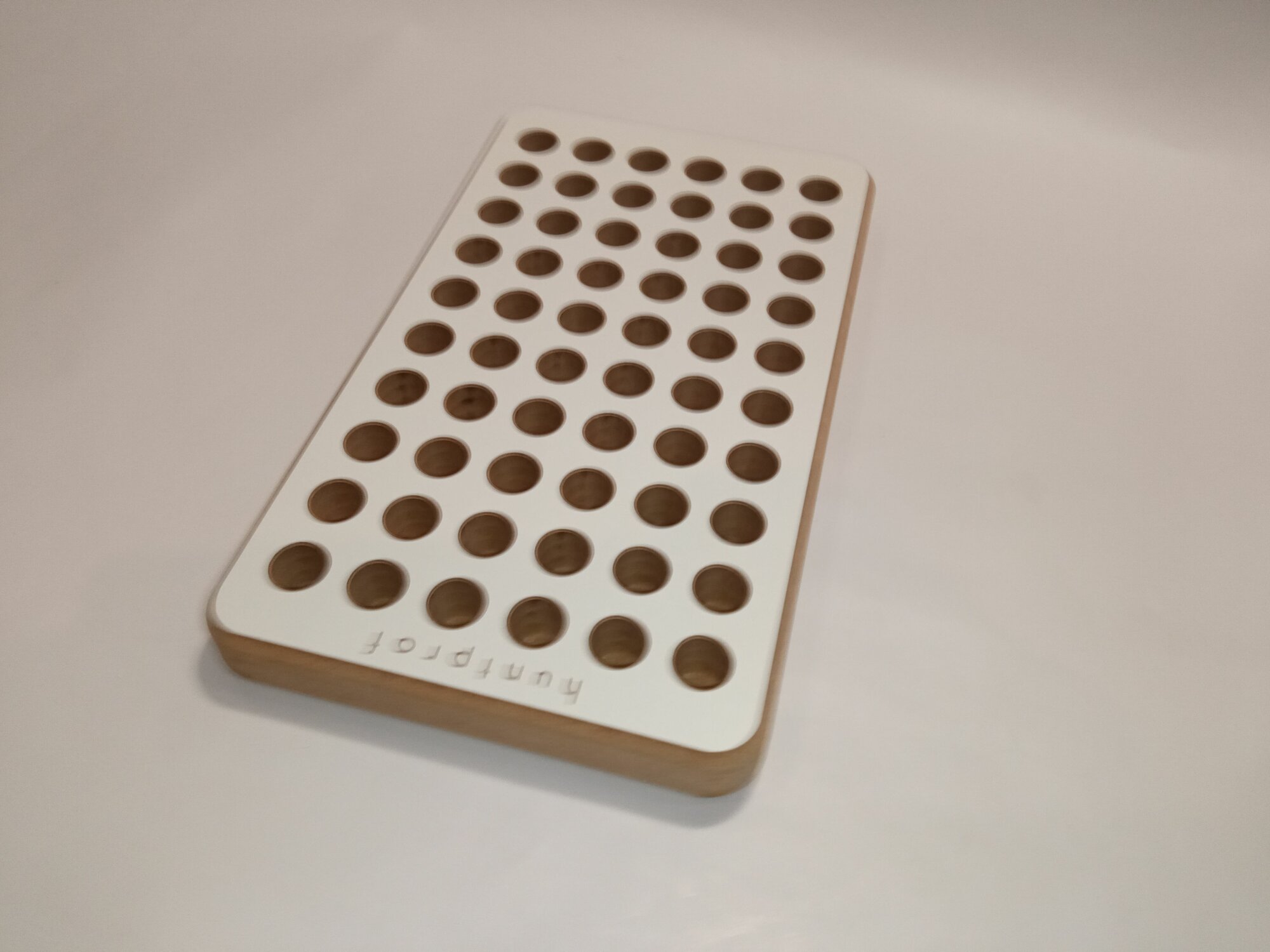 Подставка для гильз и патронов кал. 7 RUM (Remington Ultra Magnum) на 60 мест / доска для сборки патронов