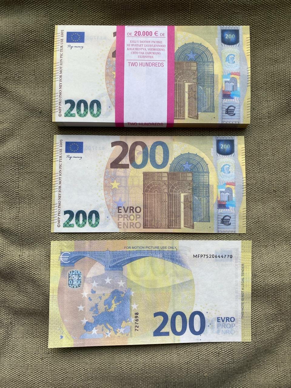 Пачка ненастоящих денег 200 евро нового образца, 80 купюр (сувенирные деньги, банк приколов)