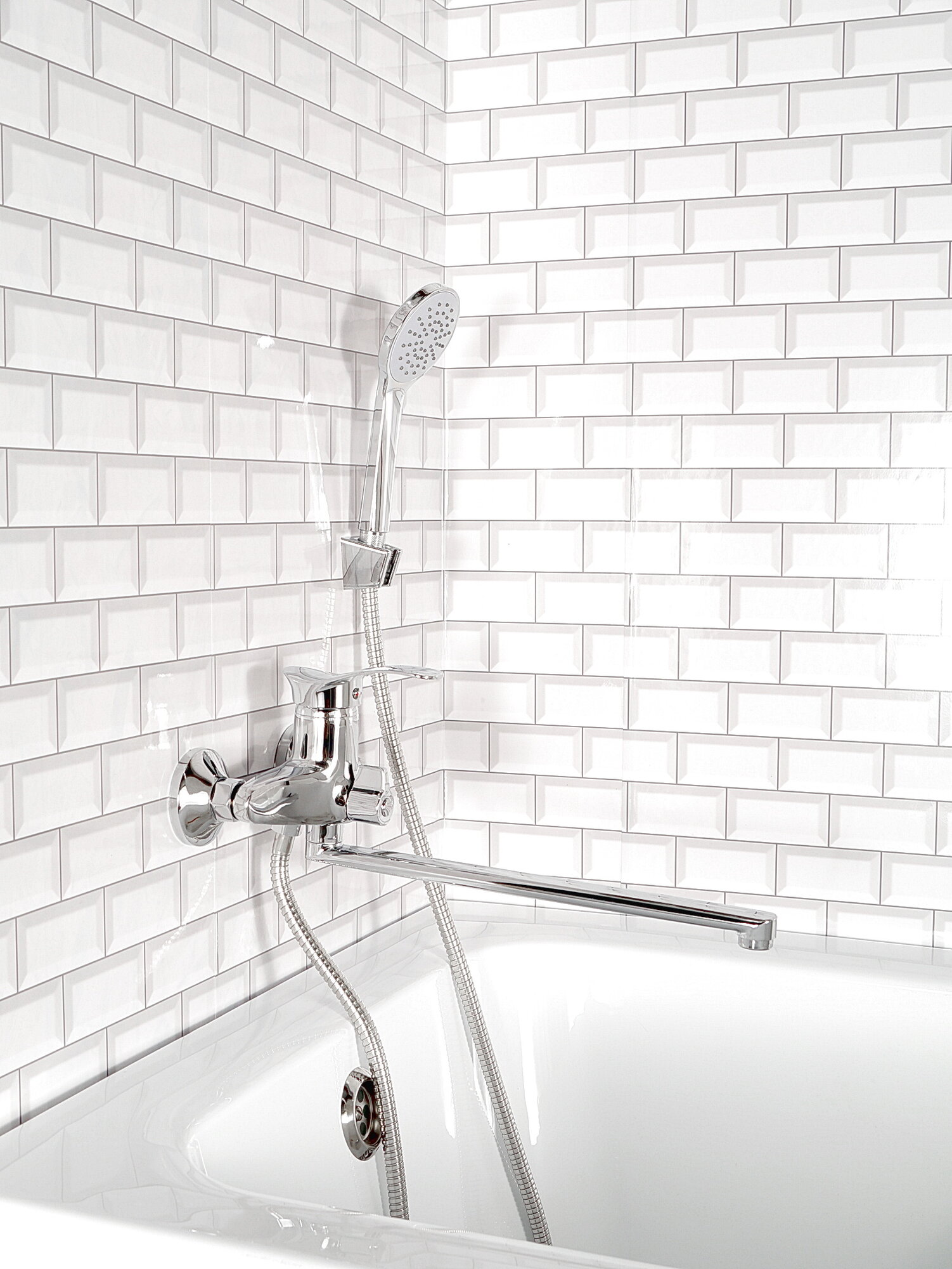 Смеситель на ванну Potato P2201N с длинным изливом, картридж 40 мм, хром