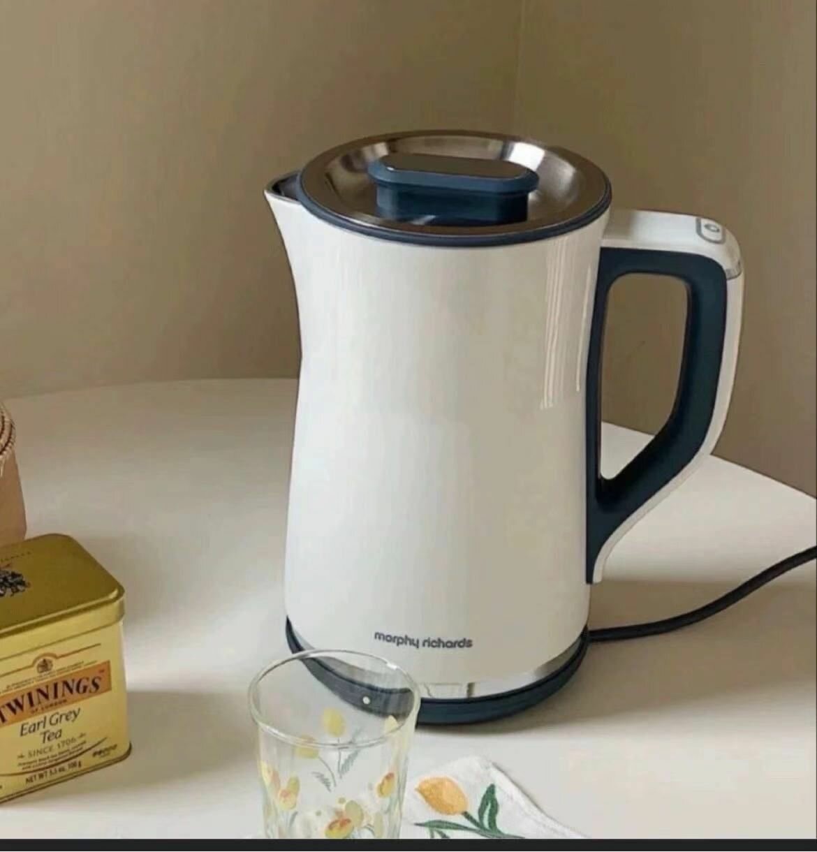 Чайник Morphy Richards 23, металл/пластик, закрытый нагревательный элемент