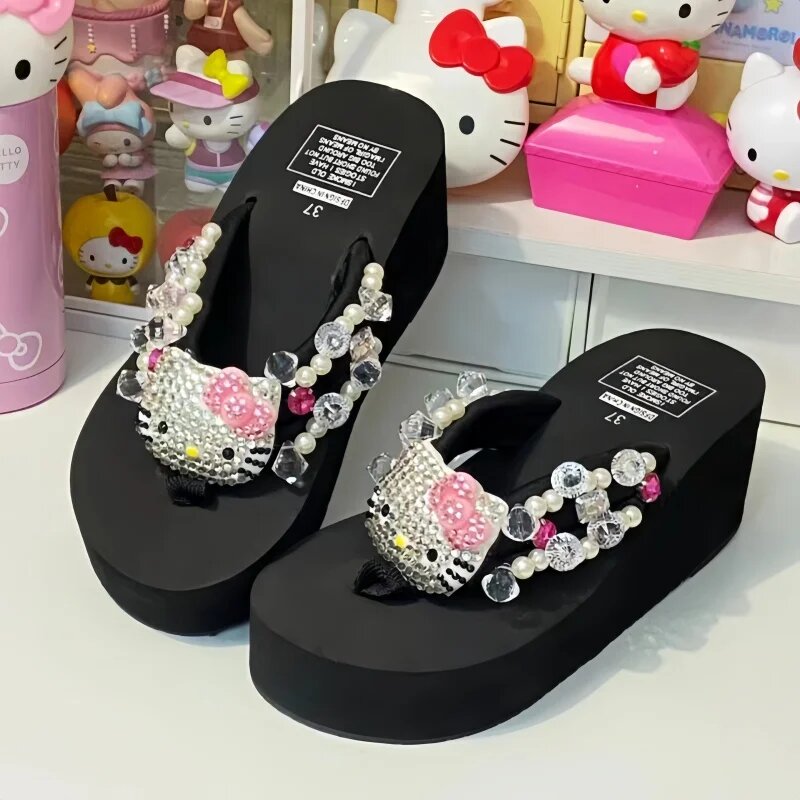 Сандалии Hello Kitty для взрослых