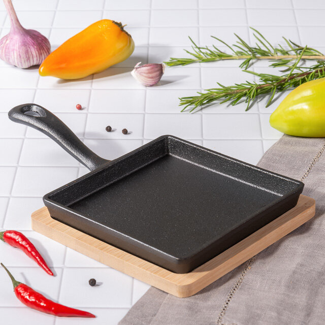 Порционная сковорода Сан-Себастьян на бамбуковой подставке 14 см, чугун, Koopman, 210000600/278000570