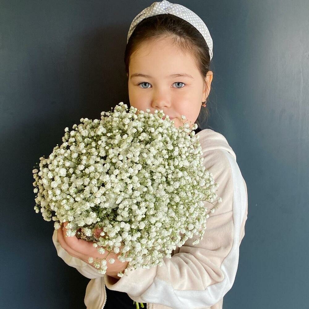 Букет комплимент из белой гипсофилы. Букет 212 Milin bouquet