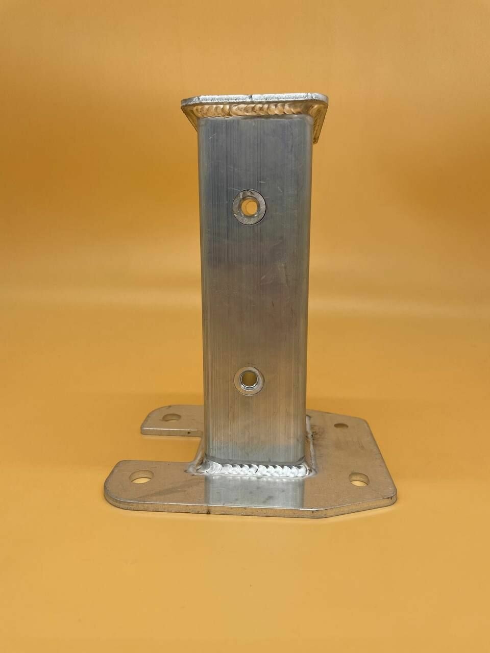 Кронштейн усилителя переднего бампера правый LIXiang