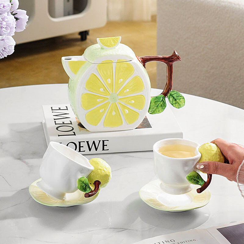 Кувшин Лимоны 850 мл + 2 чашки с блюдцами объемом 110 мл, керамический, желтый， для воды/сока/горячих напитков.