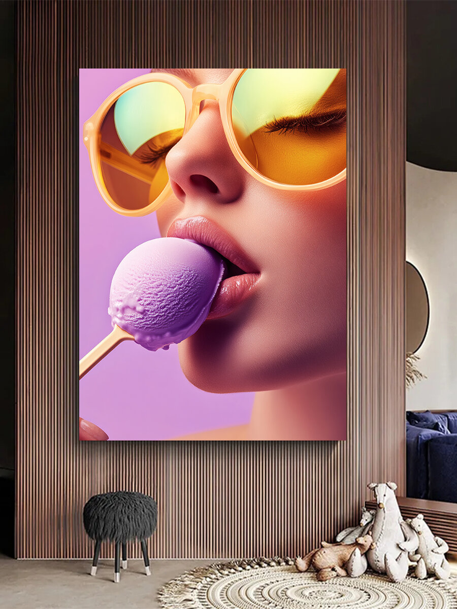 Картина на стену для интерьера - "Лицо красивой девушки и мороженное" , 20х30 см.