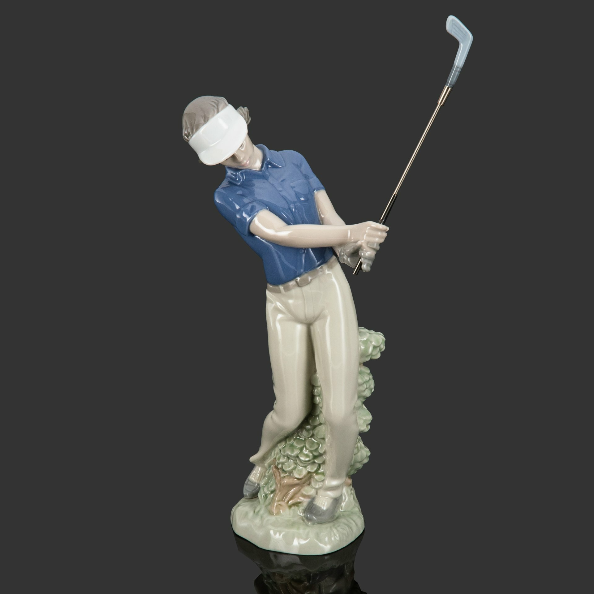 Статуэтка "Игрок в гольф" (Swing Masculino Fore), фарфор, роспись, NAO Porcelain, Испания, 2003 г.