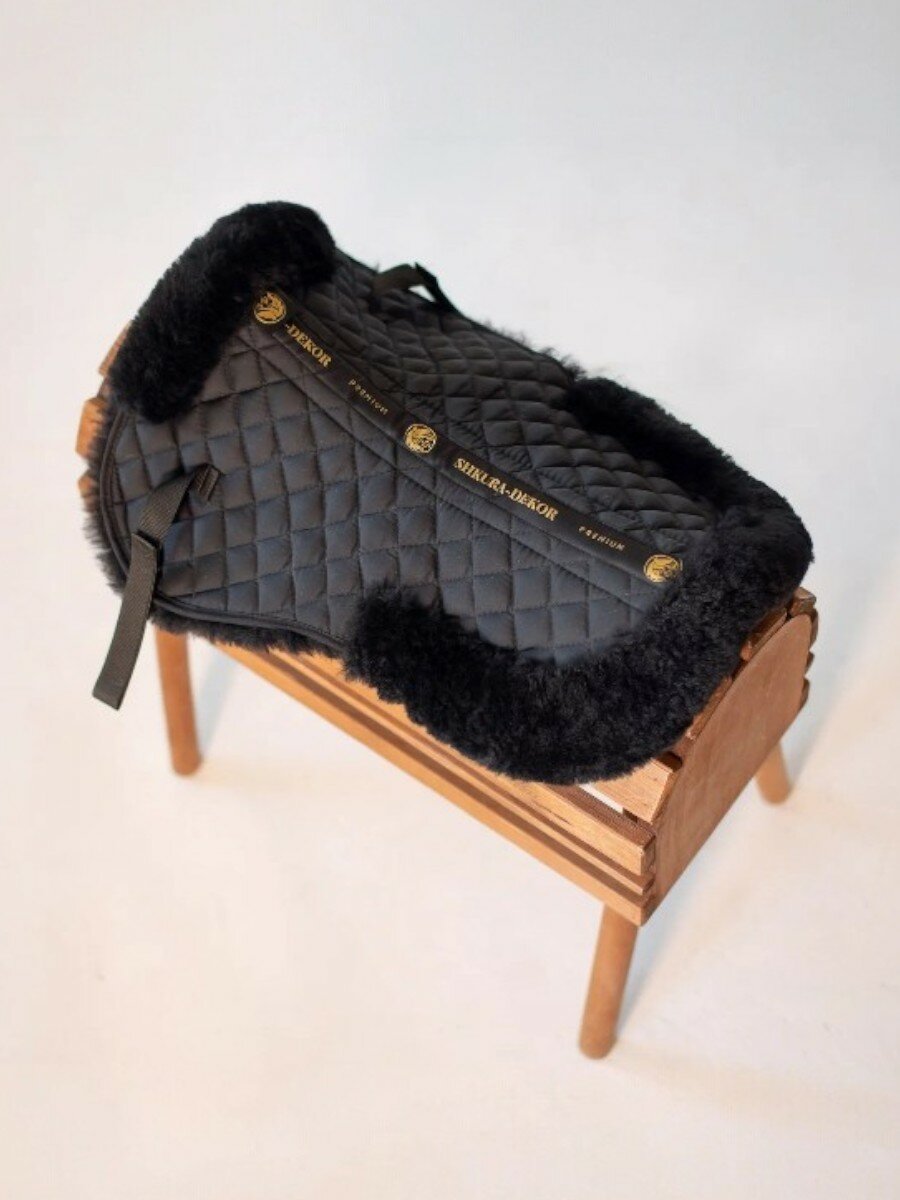 Меховушка под седло Shkura-Dekor черная (премиум), размер L (62 см)