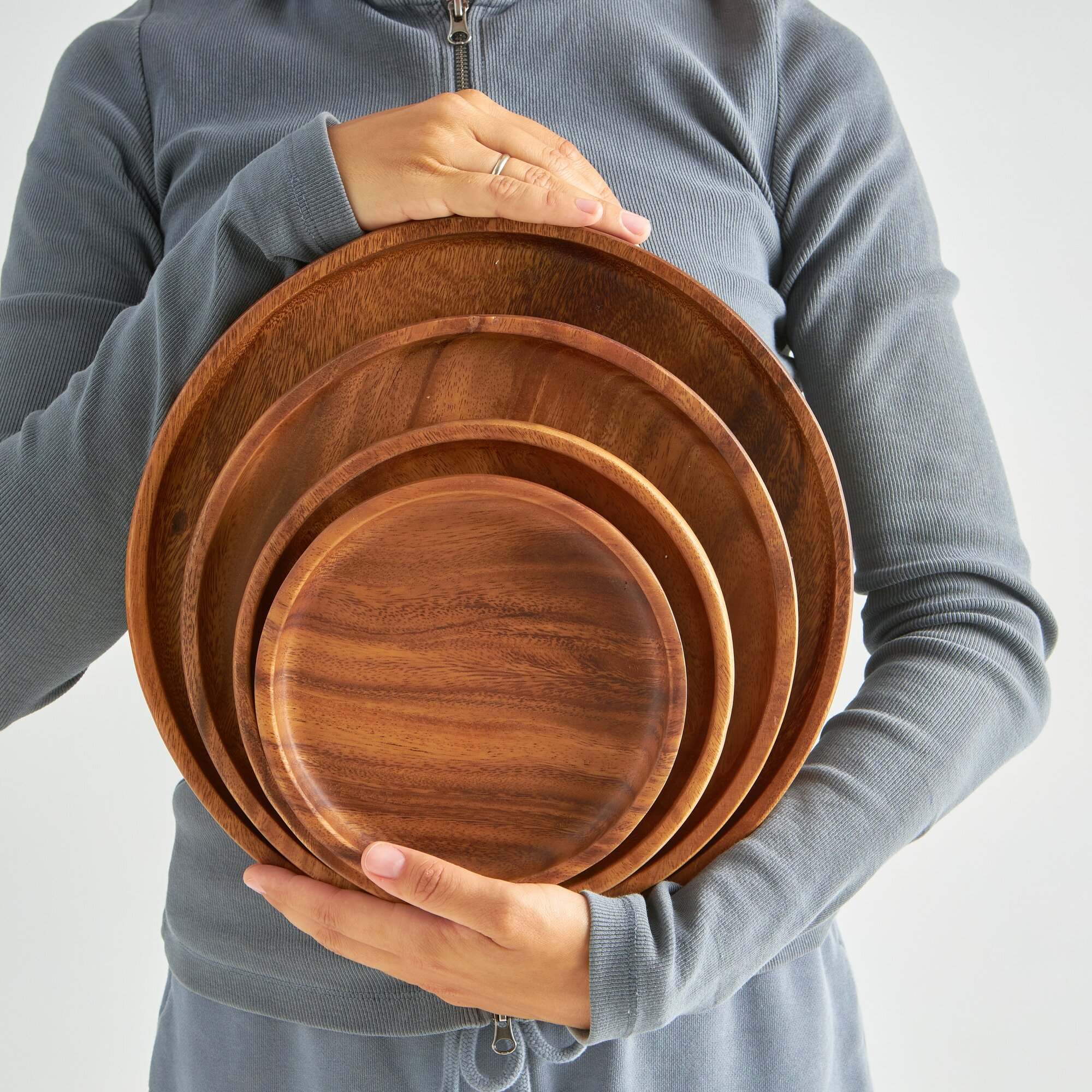 Поднос деревянный, грецкий орех, круглый, 20х20х3 см Varman.pro